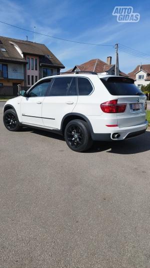 Balts BMW X5 2013 Šauļi, ar dzinēja tilpumu 3.00 L un nobraukumu 172 tūkst. km par 12400 €, foto 26 vietnē AUTOMOTO.COM.LV