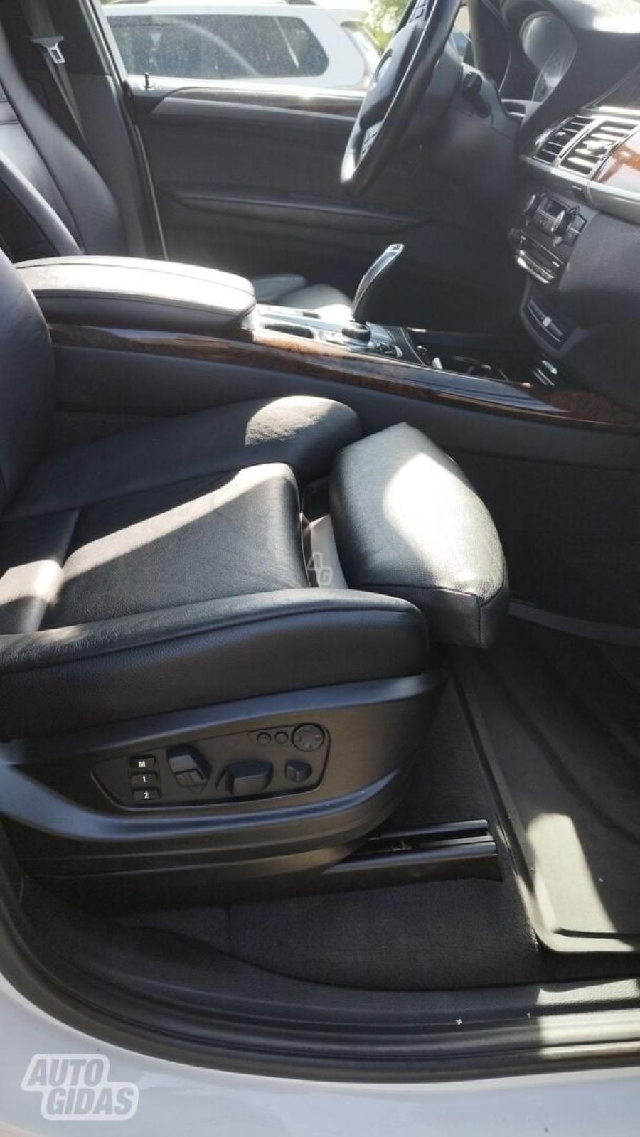 Balts BMW X5 2013 Šauļi, ar dzinēja tilpumu 3.00 L un nobraukumu 172 tūkst. km par 12400 €, foto 28 vietnē AUTOMOTO.COM.LV