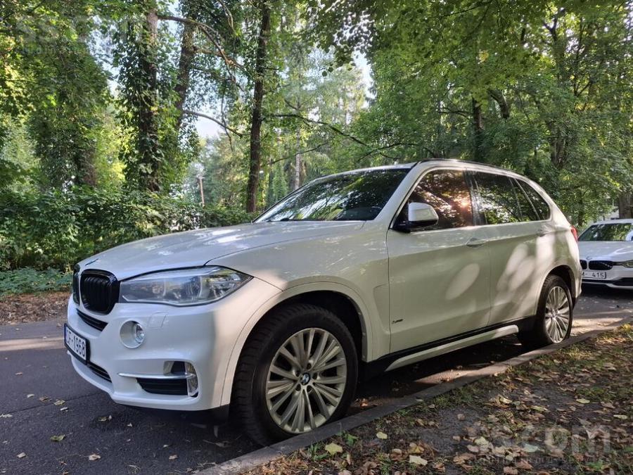 White BMW X5 2013 in Riga, with an engine capacity of 3.00 L and mileage of 0 thousand km for 18500 €, photo 1 on AUTOMOTO.COM.LV