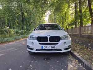 White BMW X5 2013 in Riga, with an engine capacity of 3.00 L and mileage of 0 thousand km for 18500 €, photo 3 on AUTOMOTO.COM.LV