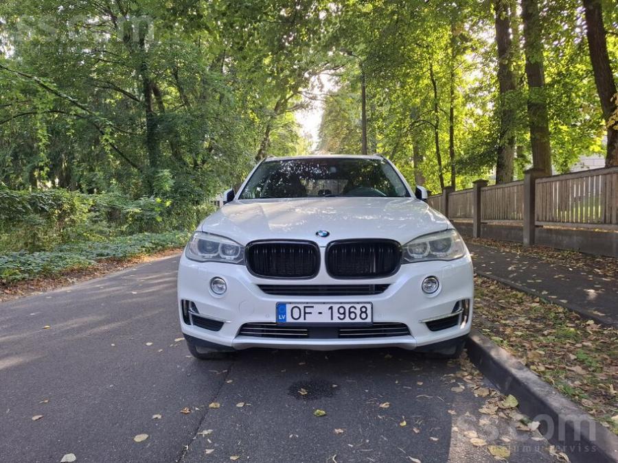 White BMW X5 2013 in Riga, with an engine capacity of 3.00 L and mileage of 0 thousand km for 18500 €, photo 3 on AUTOMOTO.COM.LV