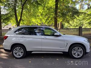 White BMW X5 2013 in Riga, with an engine capacity of 3.00 L and mileage of 0 thousand km for 18500 €, photo 5 on AUTOMOTO.COM.LV