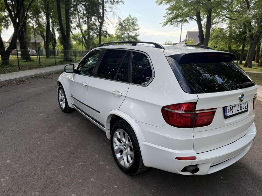 White BMW X5 2013 in Kaunas, with an engine capacity of 2.98 L and mileage of 249 thousand km for 6450 €, photo 5 on AUTOMOTO.COM.LV
