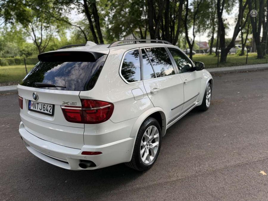 White BMW X5 2013 in Kaunas, with an engine capacity of 2.98 L and mileage of 249 thousand km for 6450 €, photo 6 on AUTOMOTO.COM.LV