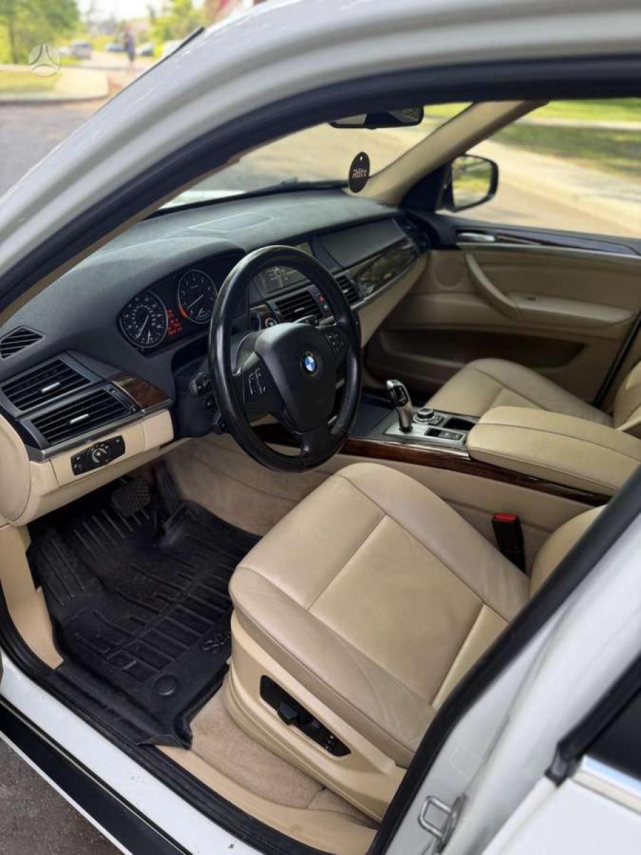 White BMW X5 2013 in Kaunas, with an engine capacity of 2.98 L and mileage of 249 thousand km for 6450 €, photo 7 on AUTOMOTO.COM.LV