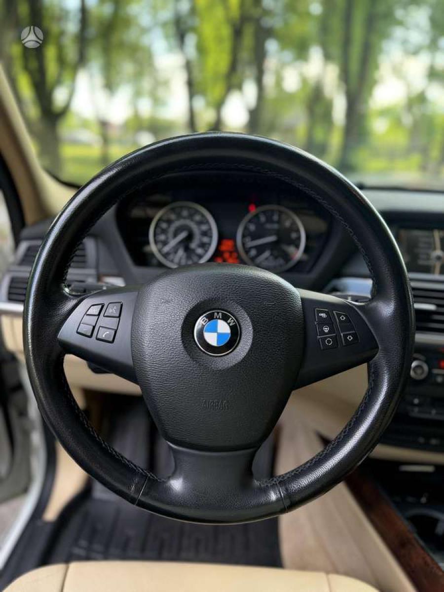 White BMW X5 2013 in Kaunas, with an engine capacity of 2.98 L and mileage of 249 thousand km for 6450 €, photo 9 on AUTOMOTO.COM.LV