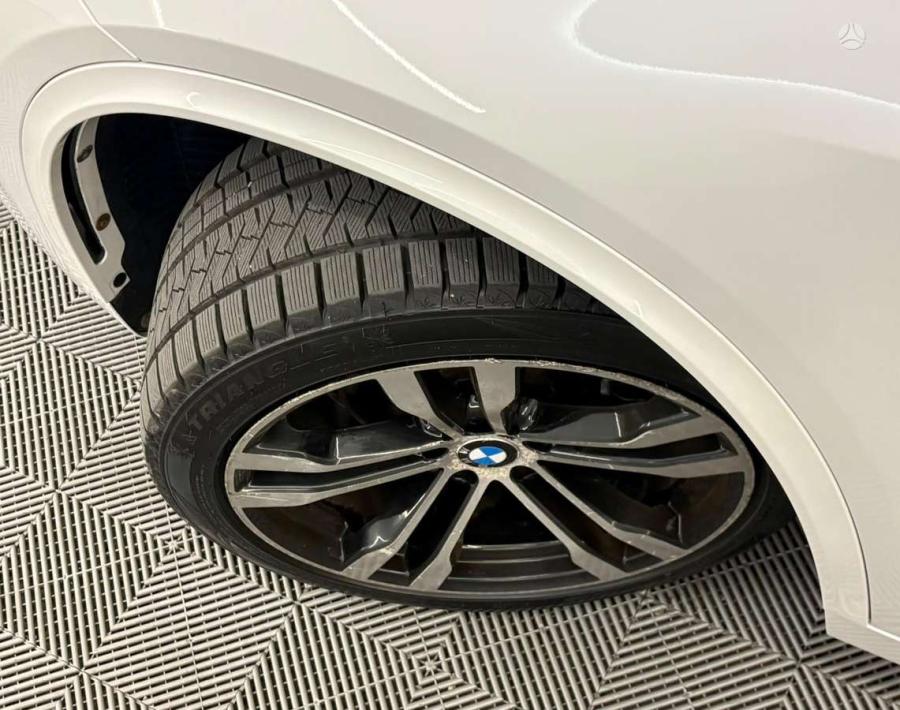 Balts BMW X5 2013 Marijampole, ar dzinēja tilpumu 2.99 L un nobraukumu 235 tūkst. km par 19500 €, foto 25 vietnē AUTOMOTO.COM.LV