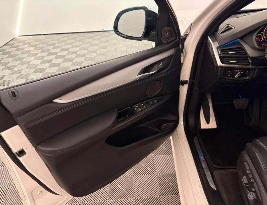 Balts BMW X5 2013 Marijampole, ar dzinēja tilpumu 2.99 L un nobraukumu 235 tūkst. km par 19500 €, foto 31 vietnē AUTOMOTO.COM.LV
