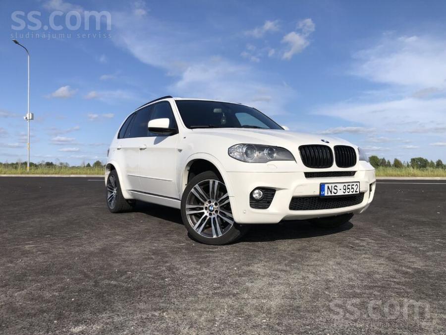 White BMW X5 2013 in Jelgava, with an engine capacity of 3.00 L and mileage of 274 thousand km for 12000 €, photo 3 on AUTOMOTO.COM.LV