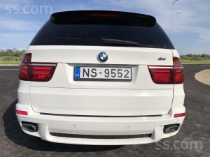 White BMW X5 2013 in Jelgava, with an engine capacity of 3.00 L and mileage of 274 thousand km for 12000 €, photo 4 on AUTOMOTO.COM.LV