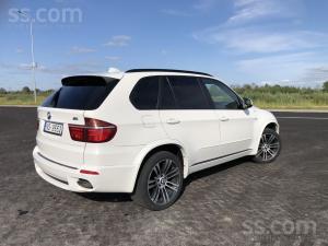 White BMW X5 2013 in Jelgava, with an engine capacity of 3.00 L and mileage of 274 thousand km for 12000 €, photo 6 on AUTOMOTO.COM.LV