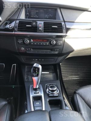 White BMW X5 2013 in Jelgava, with an engine capacity of 3.00 L and mileage of 274 thousand km for 12000 €, photo 7 on AUTOMOTO.COM.LV
