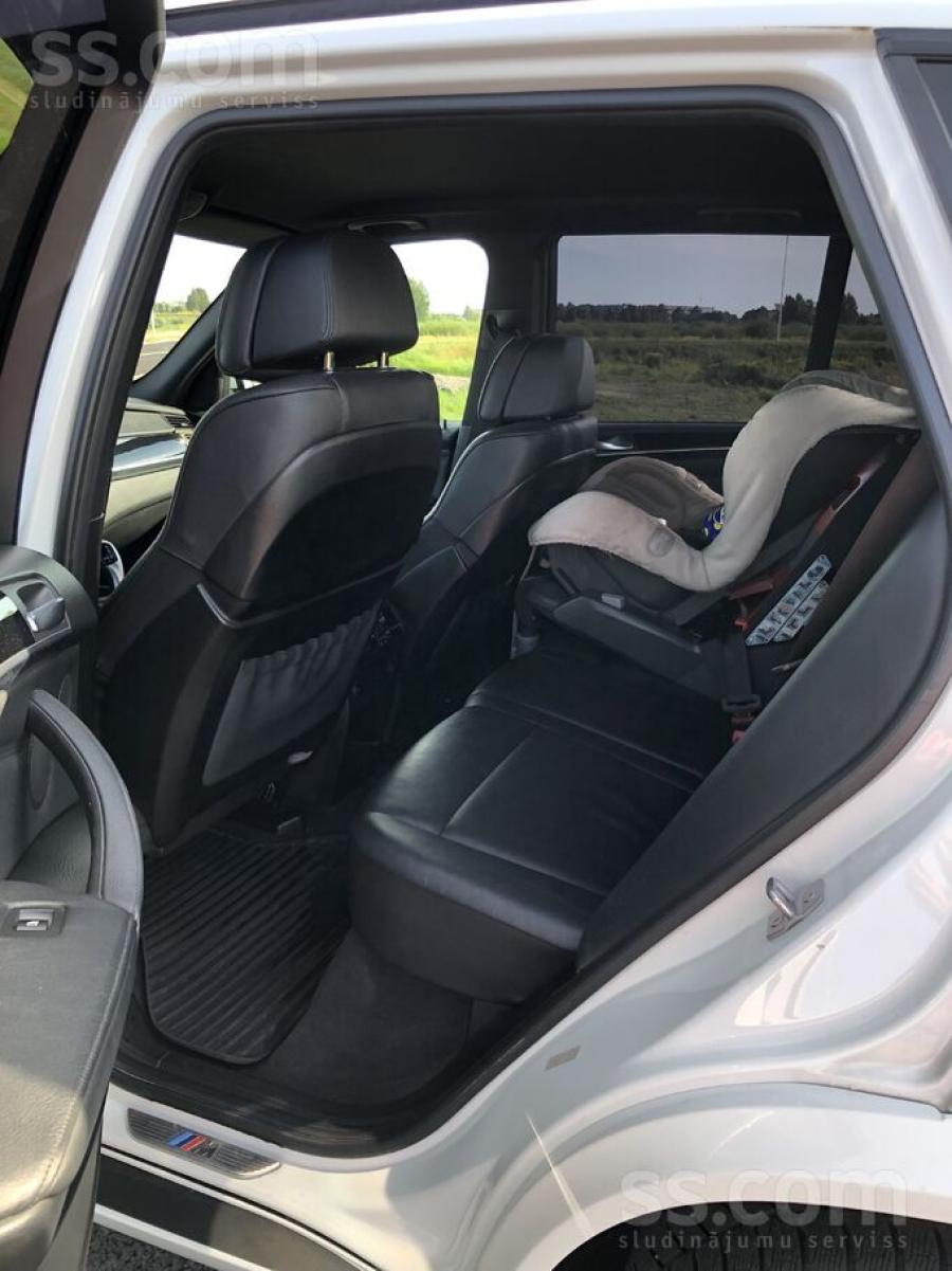 White BMW X5 2013 in Jelgava, with an engine capacity of 3.00 L and mileage of 274 thousand km for 12000 €, photo 8 on AUTOMOTO.COM.LV