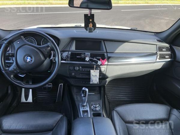 White BMW X5 2013 in Jelgava, with an engine capacity of 3.00 L and mileage of 274 thousand km for 12000 €, photo 9 on AUTOMOTO.COM.LV