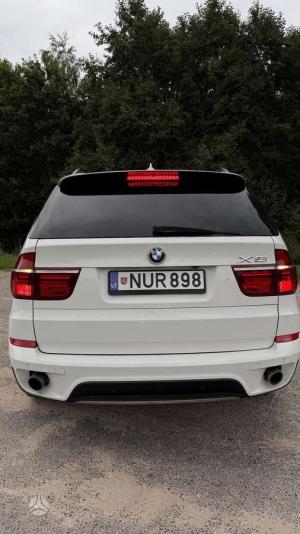 Balts BMW X5 2013 Šauļi, ar dzinēja tilpumu 2.98 L un nobraukumu 228 tūkst. km par 9800 €, foto 4 vietnē AUTOMOTO.COM.LV