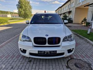 White BMW X5 2013 in Vilnius, with an engine capacity of 2.99 L and mileage of 277 thousand km for 11950 €, photo 6 on AUTOMOTO.COM.LV