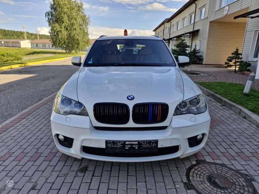 White BMW X5 2013 in Vilnius, with an engine capacity of 2.99 L and mileage of 277 thousand km for 11950 €, photo 6 on AUTOMOTO.COM.LV