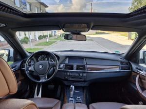 White BMW X5 2013 in Vilnius, with an engine capacity of 2.99 L and mileage of 277 thousand km for 11950 €, photo 8 on AUTOMOTO.COM.LV