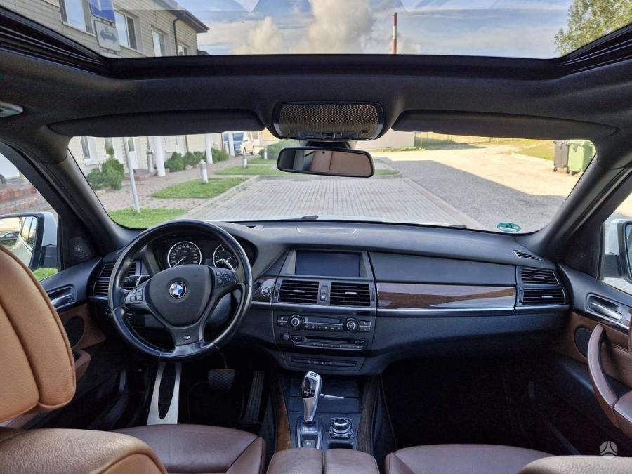 White BMW X5 2013 in Vilnius, with an engine capacity of 2.99 L and mileage of 277 thousand km for 11950 €, photo 8 on AUTOMOTO.COM.LV