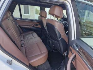 White BMW X5 2013 in Vilnius, with an engine capacity of 2.99 L and mileage of 277 thousand km for 11950 €, photo 10 on AUTOMOTO.COM.LV