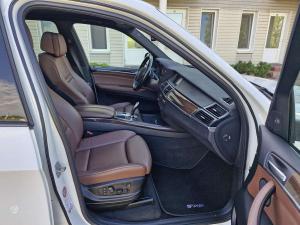 White BMW X5 2013 in Vilnius, with an engine capacity of 2.99 L and mileage of 277 thousand km for 11950 €, photo 11 on AUTOMOTO.COM.LV