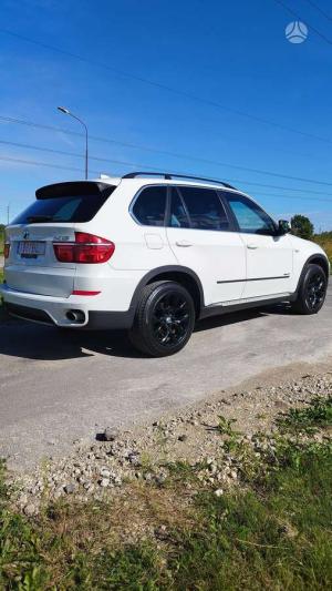 Balts BMW X5 2013 Šauļi, ar dzinēja tilpumu 2.98 L un nobraukumu 172 tūkst. km par 12200 €, foto 35 vietnē AUTOMOTO.COM.LV