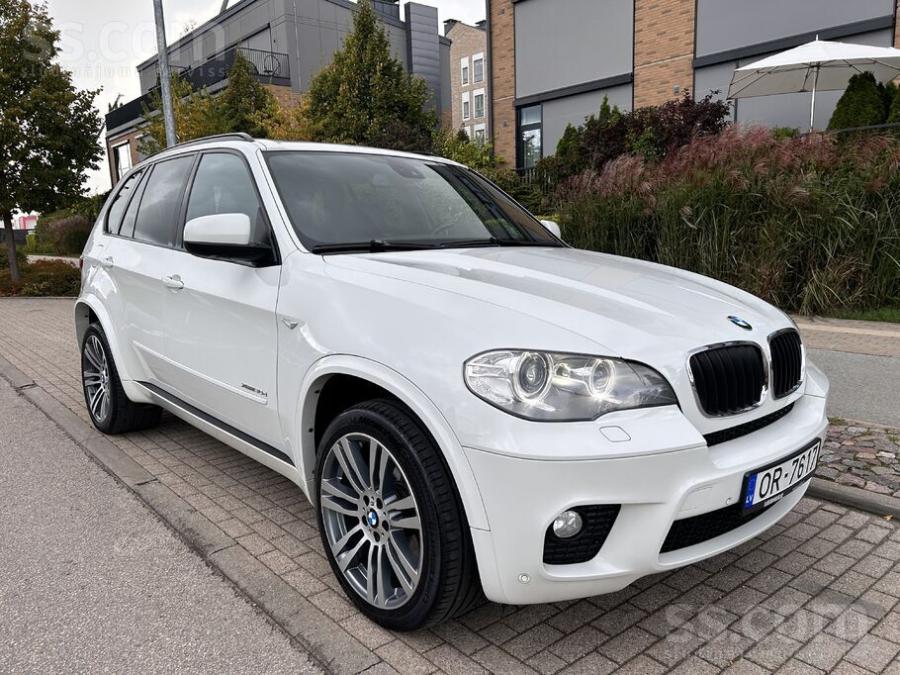 White BMW X5 2013 in Riga, with an engine capacity of 3.00 L and mileage of 231 thousand km for 13000 €, photo 3 on AUTOMOTO.COM.LV