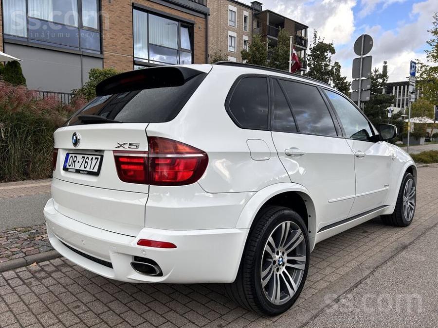 White BMW X5 2013 in Riga, with an engine capacity of 3.00 L and mileage of 231 thousand km for 13000 €, photo 5 on AUTOMOTO.COM.LV