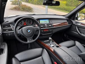 White BMW X5 2013 in Riga, with an engine capacity of 3.00 L and mileage of 231 thousand km for 13000 €, photo 12 on AUTOMOTO.COM.LV