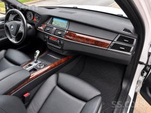 White BMW X5 2013 in Riga, with an engine capacity of 3.00 L and mileage of 231 thousand km for 13000 €, photo 17 on AUTOMOTO.COM.LV