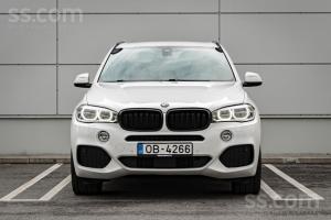White BMW X5 2014 in Riga, with an engine capacity of 3.00 L and mileage of 0 thousand km for 22500 €, photo 2 on AUTOMOTO.COM.LV