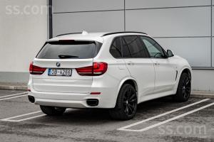 White BMW X5 2014 in Riga, with an engine capacity of 3.00 L and mileage of 0 thousand km for 22500 €, photo 4 on AUTOMOTO.COM.LV