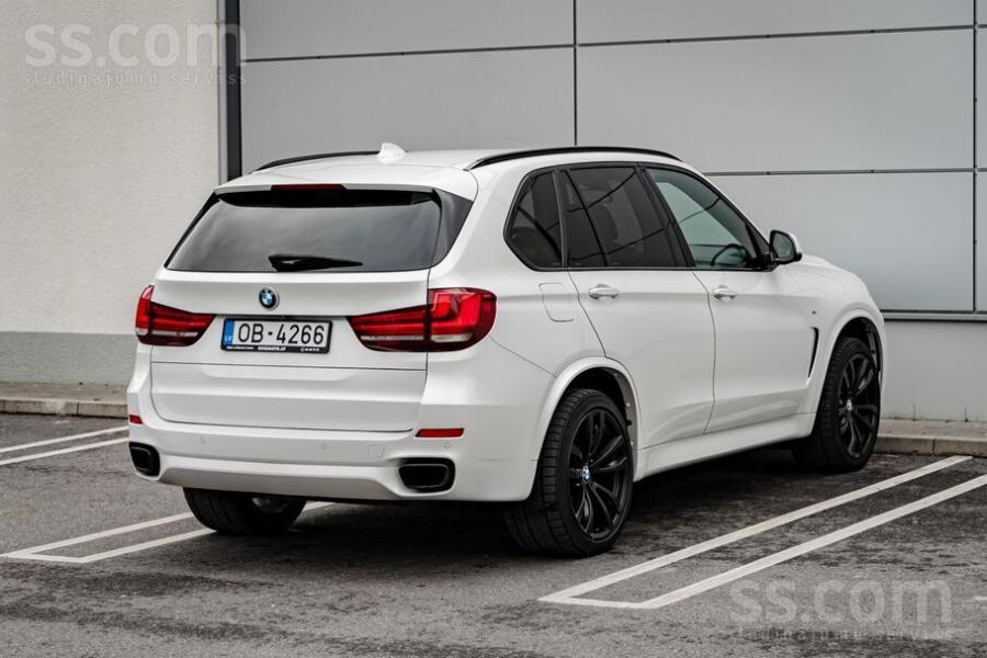 White BMW X5 2014 in Riga, with an engine capacity of 3.00 L and mileage of 0 thousand km for 22500 €, photo 4 on AUTOMOTO.COM.LV