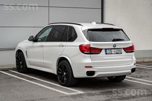 White BMW X5 2014 in Riga, with an engine capacity of 3.00 L and mileage of 0 thousand km for 22500 €, photo 6 on AUTOMOTO.COM.LV