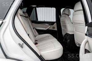 White BMW X5 2014 in Riga, with an engine capacity of 3.00 L and mileage of 0 thousand km for 22500 €, photo 15 on AUTOMOTO.COM.LV
