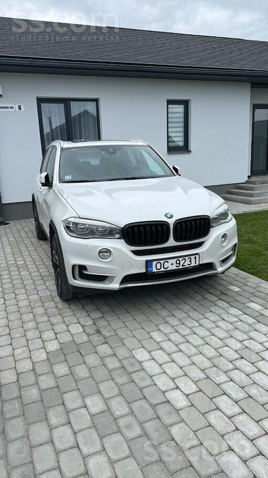White BMW X5 2014 in Riga, with an engine capacity of 3.00 L and mileage of 234 thousand km for 21200 €, photo 1 on AUTOMOTO.COM.LV