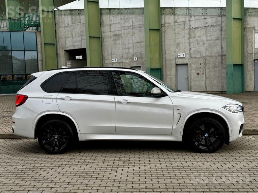 White BMW X5 2014 in Jelgava, with an engine capacity of 3.00 L and mileage of 268 thousand km for 24900 €, photo 3 on AUTOMOTO.COM.LV