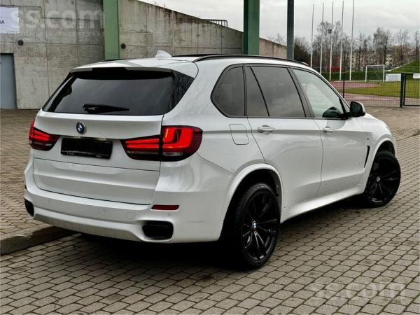 White BMW X5 2014 in Jelgava, with an engine capacity of 3.00 L and mileage of 268 thousand km for 24900 €, photo 5 on AUTOMOTO.COM.LV