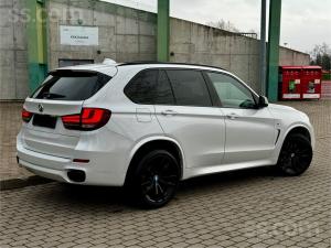 White BMW X5 2014 in Jelgava, with an engine capacity of 3.00 L and mileage of 268 thousand km for 24900 €, photo 11 on AUTOMOTO.COM.LV