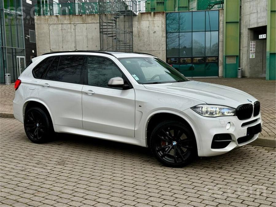 White BMW X5 2014 in Jelgava, with an engine capacity of 3.00 L and mileage of 268 thousand km for 24900 €, photo 12 on AUTOMOTO.COM.LV