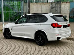 White BMW X5 2014 in Jelgava, with an engine capacity of 3.00 L and mileage of 268 thousand km for 24900 €, photo 13 on AUTOMOTO.COM.LV
