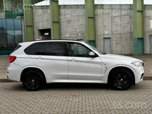 White BMW X5 2014 in Jelgava, with an engine capacity of 3.00 L and mileage of 268 thousand km for 23500 €, photo 3 on AUTOMOTO.COM.LV