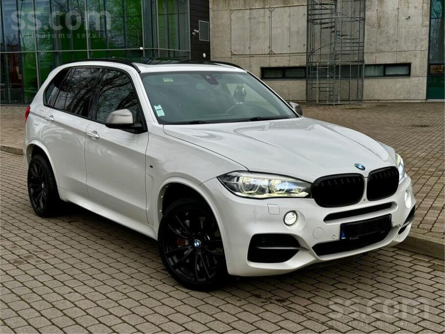 White BMW X5 2014 in Jelgava, with an engine capacity of 3.00 L and mileage of 268 thousand km for 23500 €, photo 4 on AUTOMOTO.COM.LV