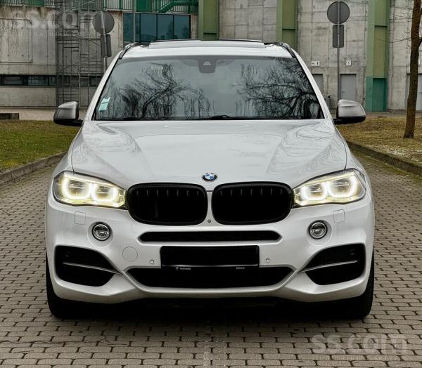 White BMW X5 2014 in Jelgava, with an engine capacity of 3.00 L and mileage of 268 thousand km for 24300 €, photo 8 on AUTOMOTO.COM.LV