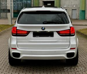White BMW X5 2014 in Jelgava, with an engine capacity of 3.00 L and mileage of 268 thousand km for 23500 €, photo 9 on AUTOMOTO.COM.LV