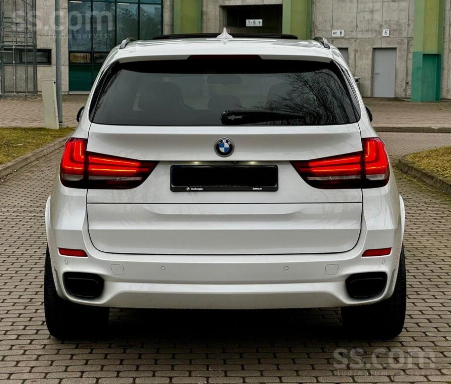 White BMW X5 2014 in Jelgava, with an engine capacity of 3.00 L and mileage of 268 thousand km for 23500 €, photo 9 on AUTOMOTO.COM.LV