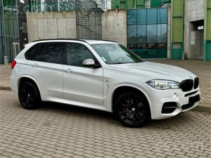 White BMW X5 2014 in Jelgava, with an engine capacity of 3.00 L and mileage of 268 thousand km for 23500 €, photo 12 on AUTOMOTO.COM.LV