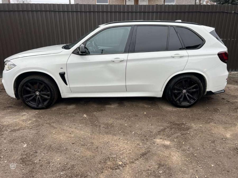 White BMW X5 2014 in Kaunas, with an engine capacity of 2.99 L and mileage of 270 thousand km for 12700 €, photo 5 on AUTOMOTO.COM.LV