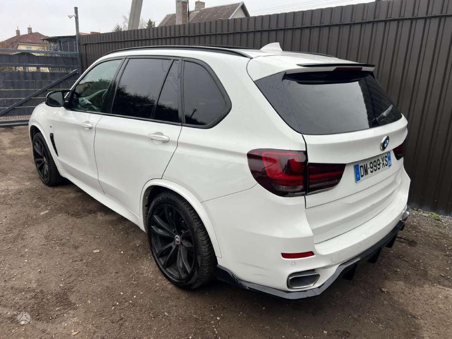 White BMW X5 2014 in Kaunas, with an engine capacity of 2.99 L and mileage of 270 thousand km for 12700 €, photo 7 on AUTOMOTO.COM.LV
