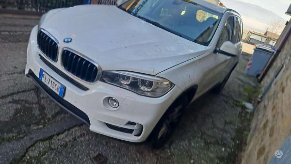 White BMW X5 2014 in Siauliai, with an engine capacity of 2.00 L and mileage of 308 thousand km for 9900 €, photo 1 on AUTOMOTO.COM.LV